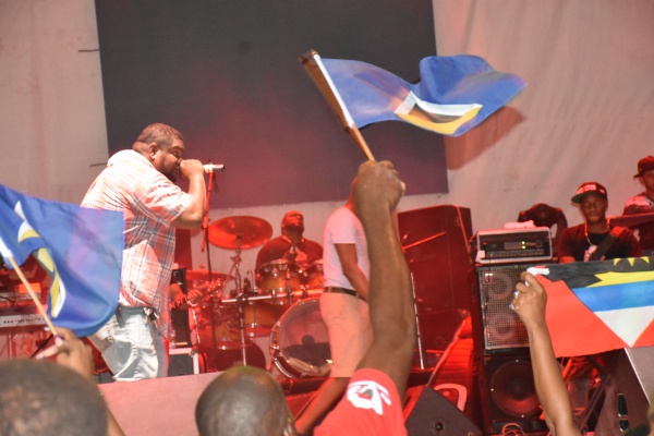 Destra delivers | Another entertaining night at festival