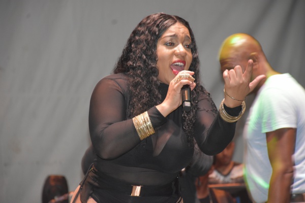 Destra delivers | Another entertaining night at festival