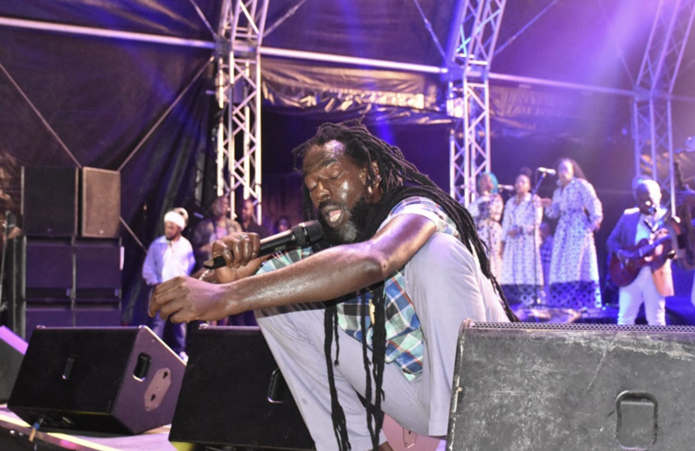 Reggae legend comes through | Buju Banton appeases thousands in RT