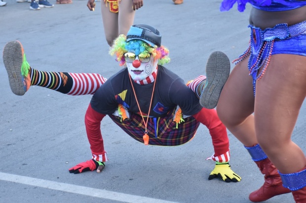 PARADE PHOTOS: VIBE, Showtime named joint Road March champs again