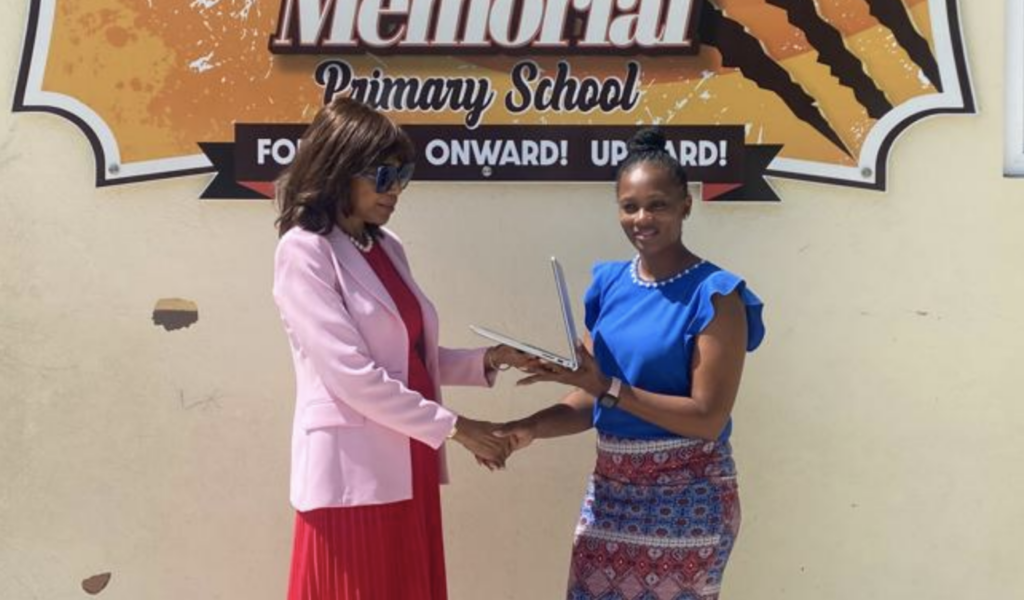 Robinson O’Neal graduates gifted laptops